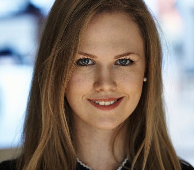 Dr Daisy Dunn, Author and Classicist | The Good Web Guide