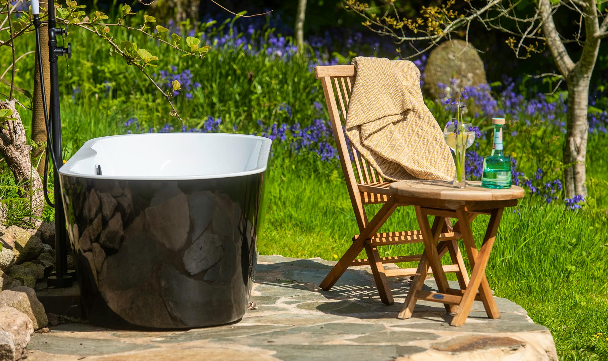 Best Hideaways With Outdoor Bathtubs In The UK | The GWG
